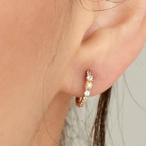 Ania Haie 14k Yellow Gold Freshwater Cultured Pearl and White Sapphire Hoop Earrings JJEAU003-01YG